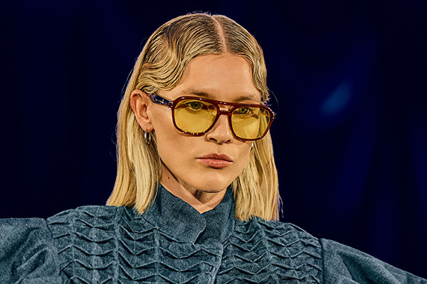 Tinted Glasses Guide - Choose Tinted Lenses | Specsavers IE